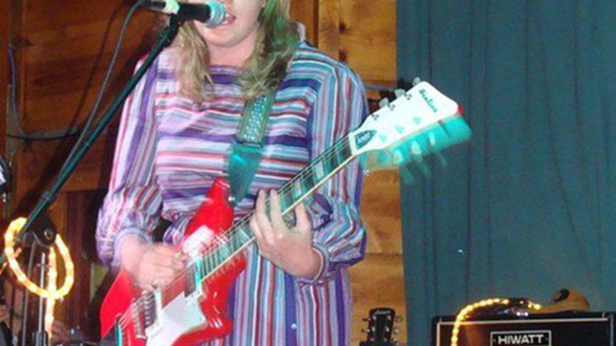 Live Review: Ash Reiter and Wave Array at the Starry Plough, April 23 ...